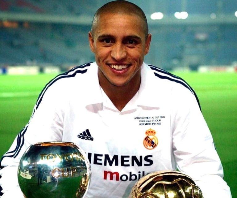Sự Nghiệp Roberto Carlos - Cựu Cầu Thủ Bóng Đá Xuất Sắc Người Brazil